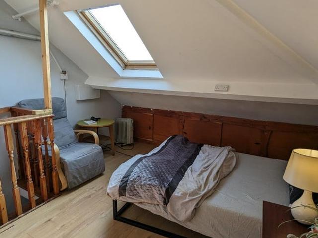Room at Whites Avenue, Greater London