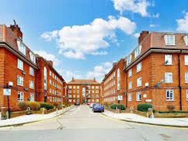 Room at White's Square, Greater London