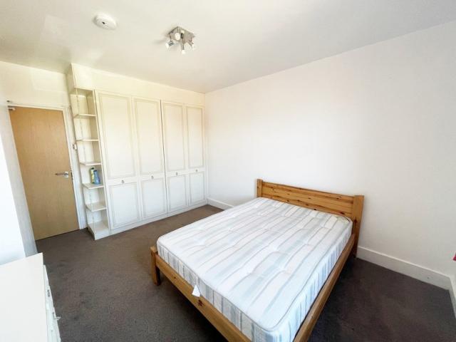 Room at Whitley Street, Reading