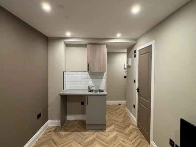 Room at Whyteleafe Roundabout, Tandridge