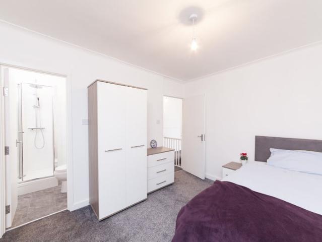 Room at Wick Road, Greater London