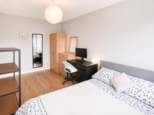 Room at Wick Road, Greater London