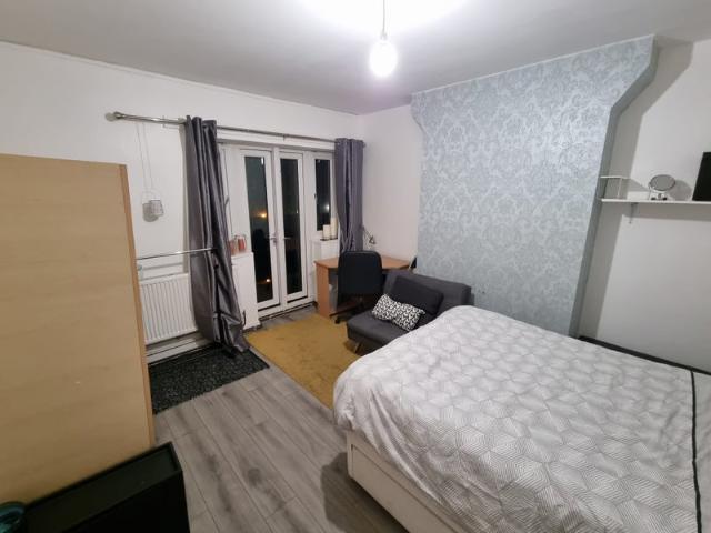 Room at Wickford Street, Greater London