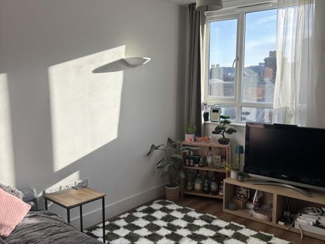 Room at Wilder Street, Bristol