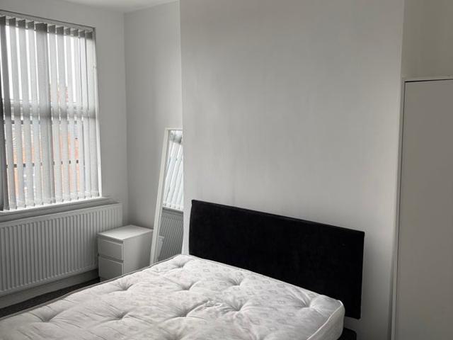 Room at Wilford Grove, Nottingham