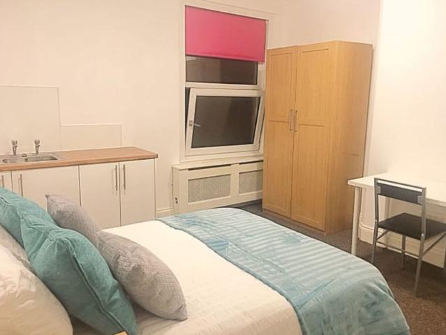 Room at Wilford Grove, Nottingham