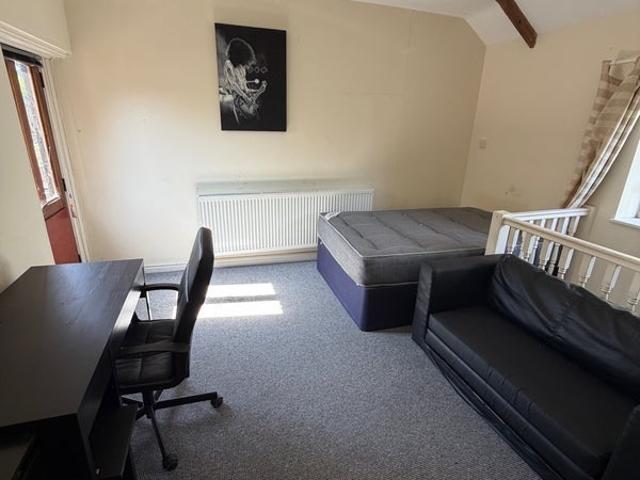 Room at Wilford Lane, Nottingham
