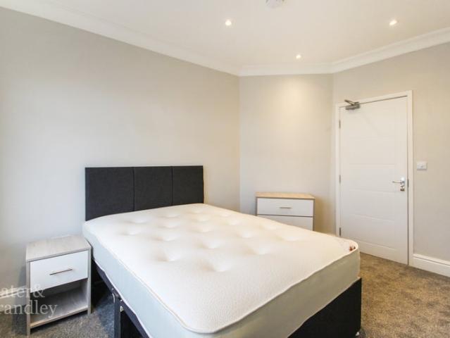 Room at Wilford Lane, Nottingham