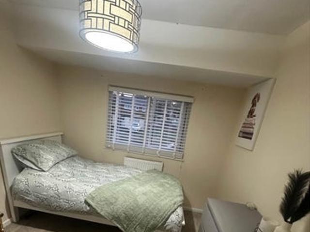 Room at Willcox Avenue, West Suffolk