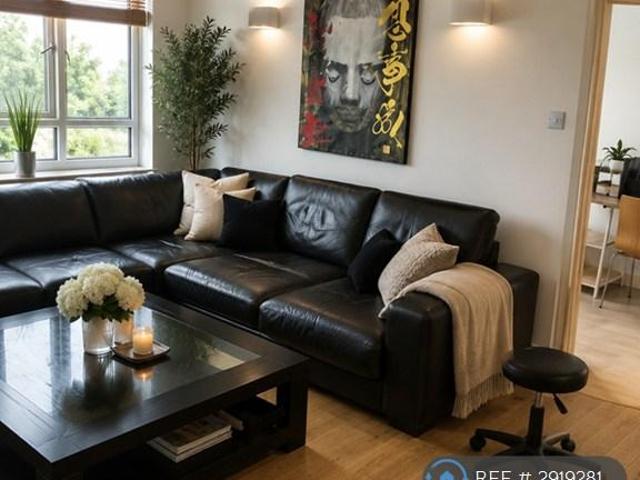 Room at Willesden Lane, Greater London