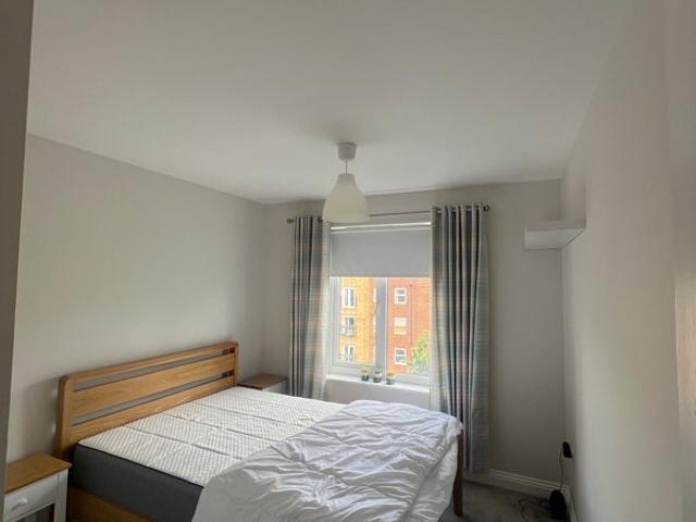 Room at William Street, Bristol