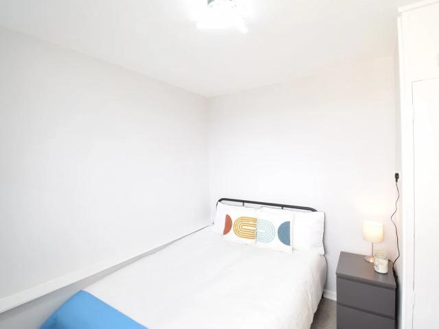 Room at Williams Close, Greater London