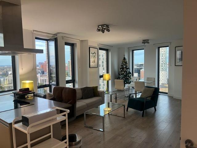 Room at Williamsburg Plaza, Greater London