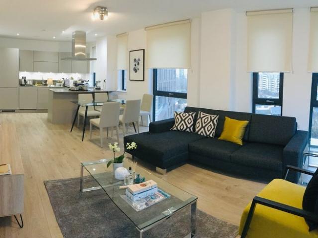 Room at Williamsburg Plaza, Greater London