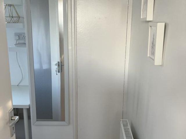 Room at Willington Road, Greater London