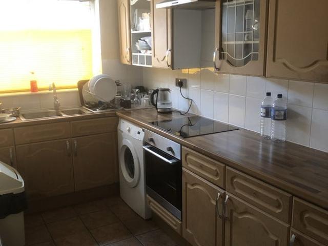 Room at Willinton Road, Bristol