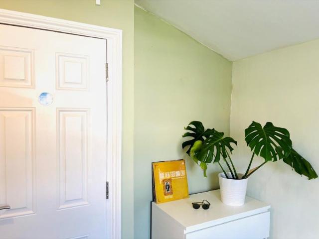 Room at Willis Road, Greater London