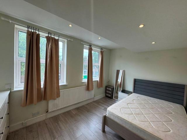 Room at Willis Road, Greater London