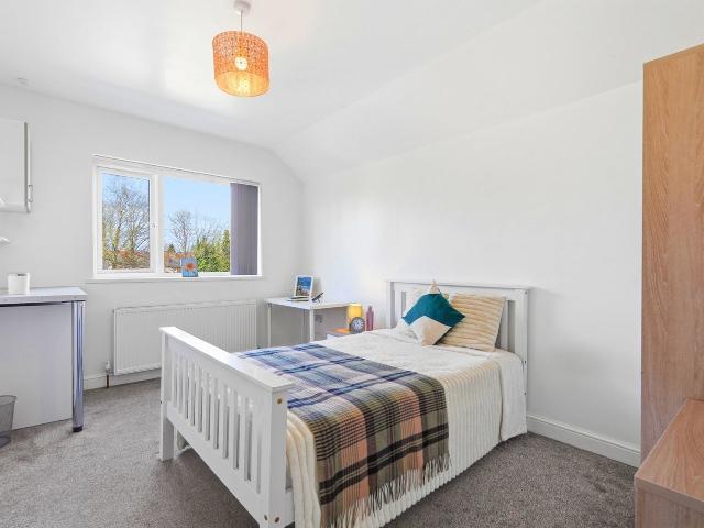 Room at Willow Avenue, Birmingham