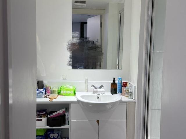 Room at Willowbank Crescent, Glasgow