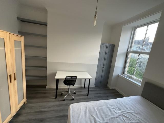 Room at Willowbank Street, Glasgow