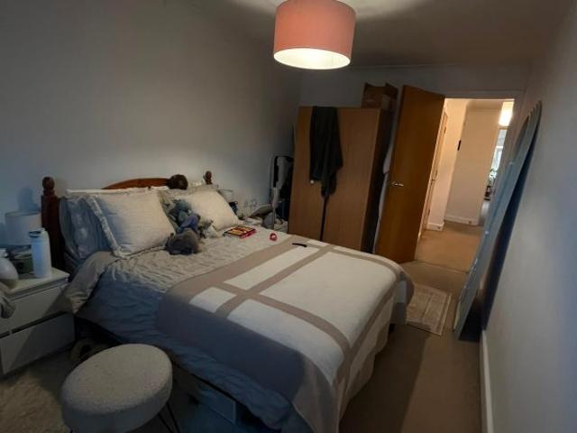 Room at Willowbrook Road, Greater London
