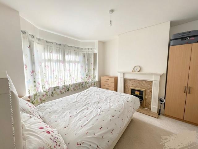 Room at Willoughby Place, Rugby