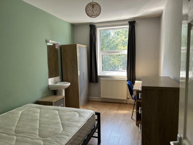 Room at Wilton Avenue, Southampton