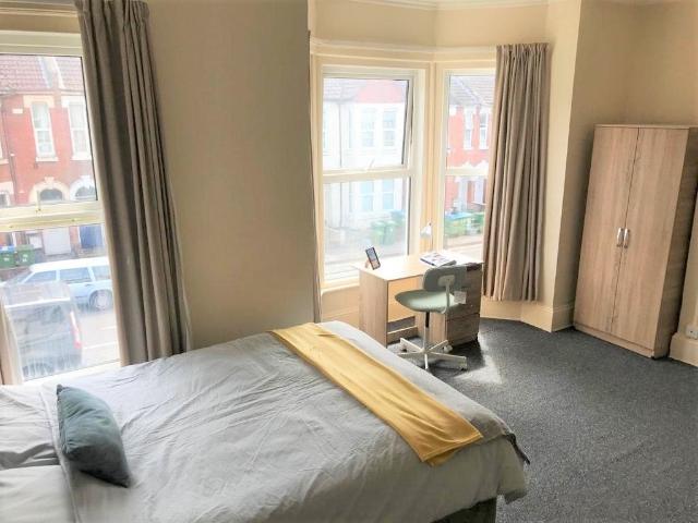 Room at Wilton Avenue, Southampton