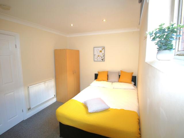Room at Winn Street, Lincoln