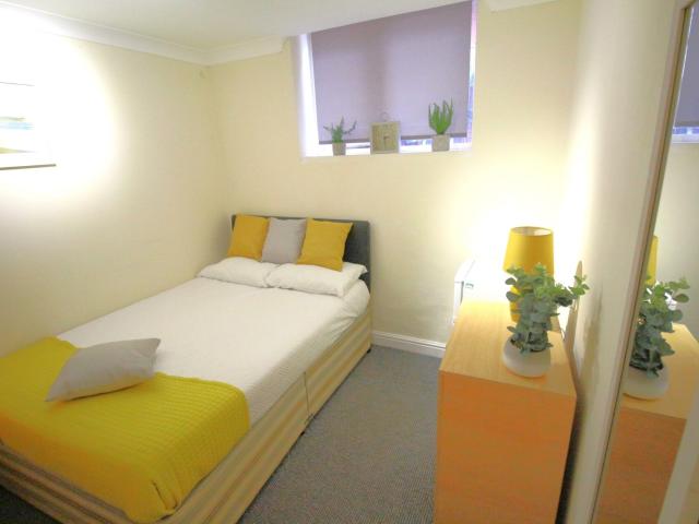 Room at Winn Street, Lincoln