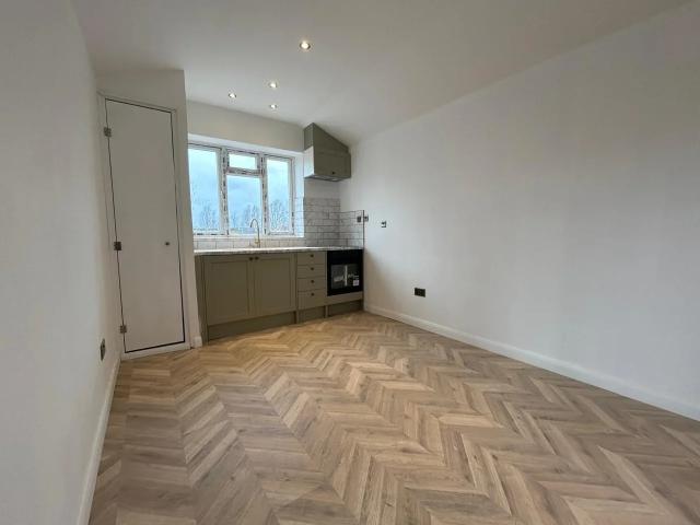 Room at Winchelsea Road, Rother