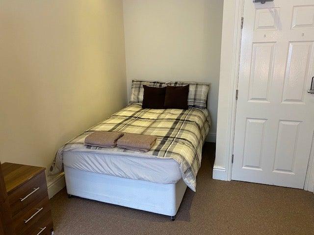 Room at Winchester Avenue, Leicester