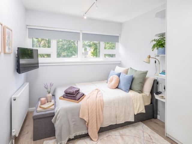 Room at Winders Road, Greater London
