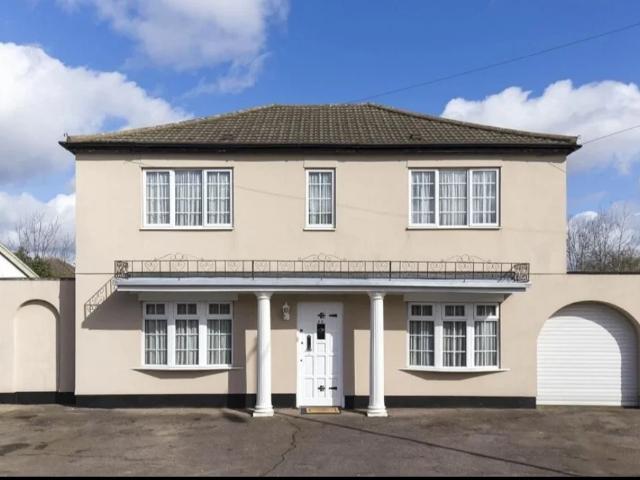 Room at Windmill Lane, Cheshunt