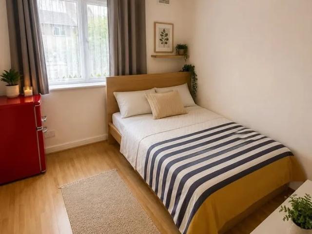 Room at Windmill Lane, Greater London