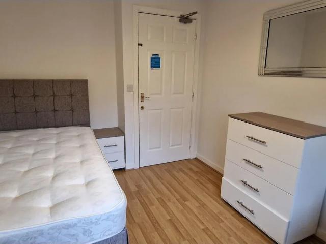 Room at Windmill Road, Slough