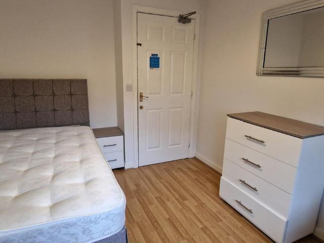 Room at Windmill Road, Slough