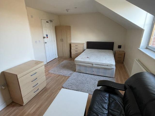 Room at Windmill Road, Slough