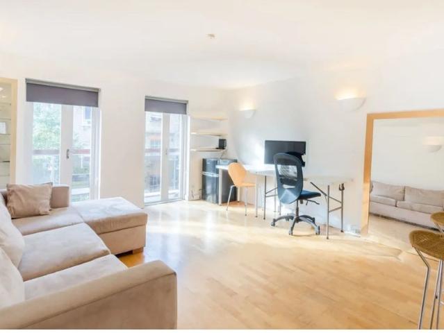 Room at Windmill Street, Greater London
