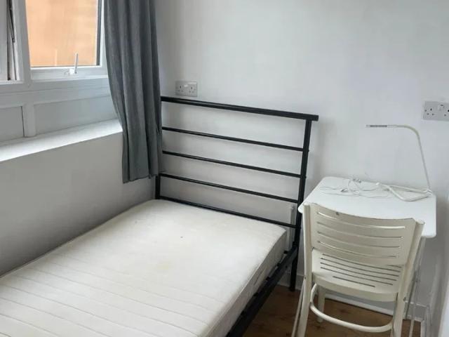 Room at Windsor Crescent, Greater London