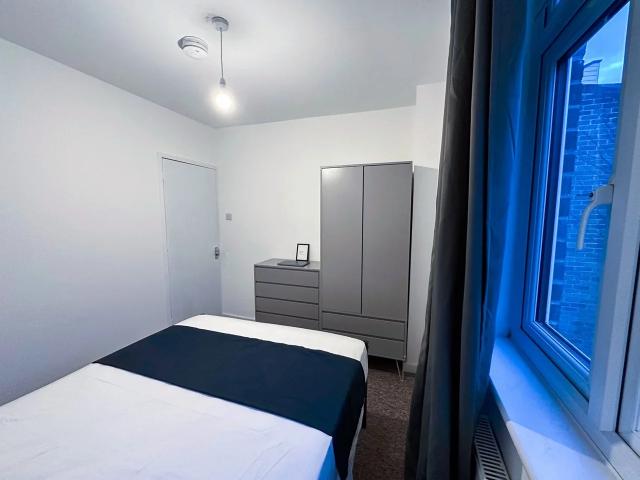 Room at Windsor Crescent, Greater London
