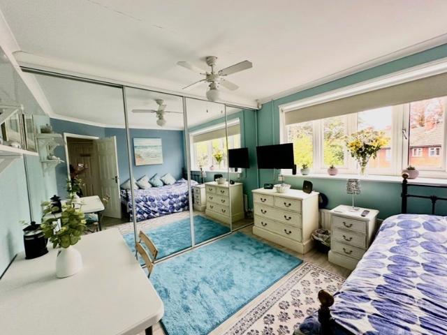 Room at Windsor Lane, Slough