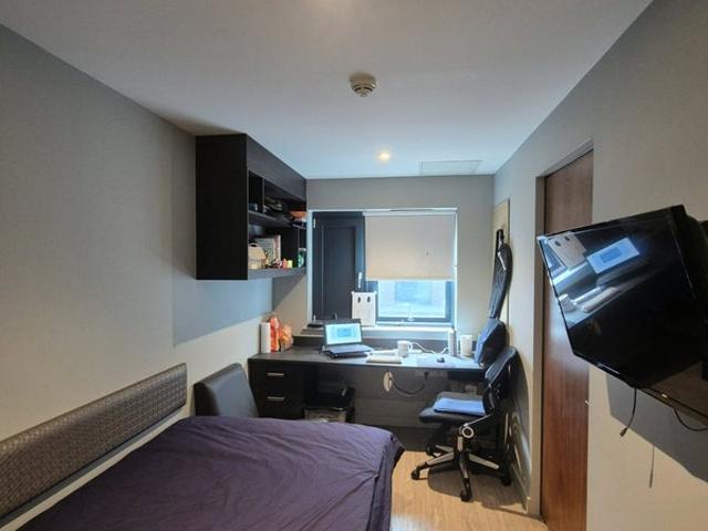 Room at Windsor Place, Cardiff