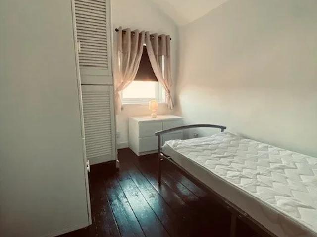 Room at Winfield Street, Rugby