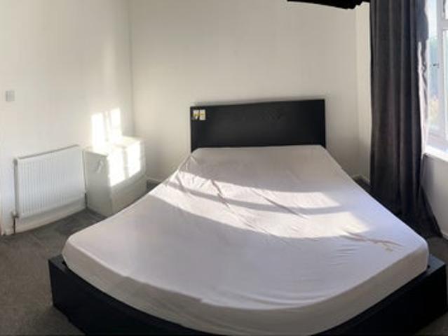 Room at Winfields, Basildon