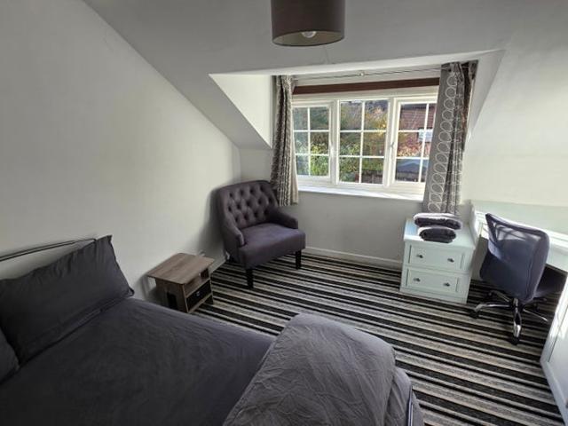 Room at Winkfield Road, Brookside