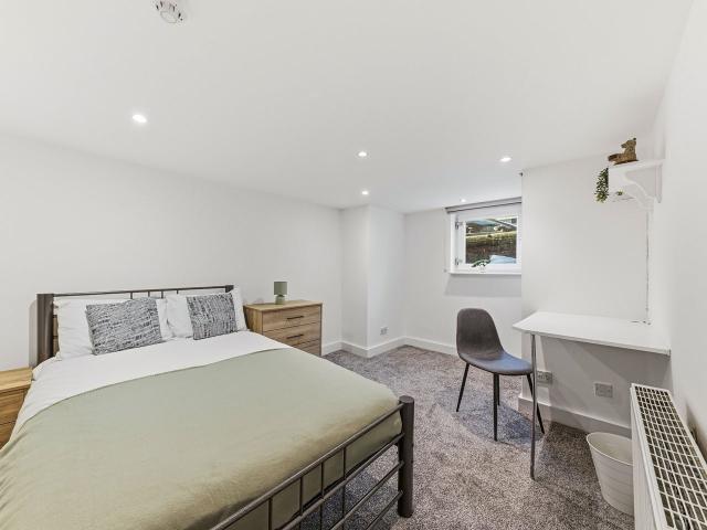 Room at Winston Gardens, Leeds