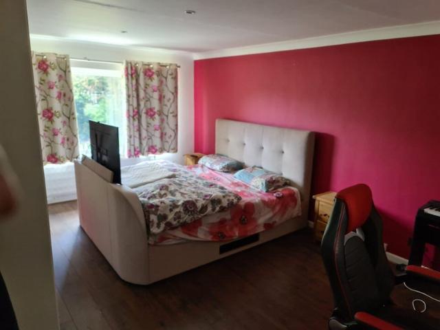 Room at Winter Gardens, Crawley