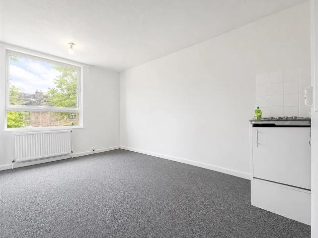 Room at Wivenhoe Close, Greater London